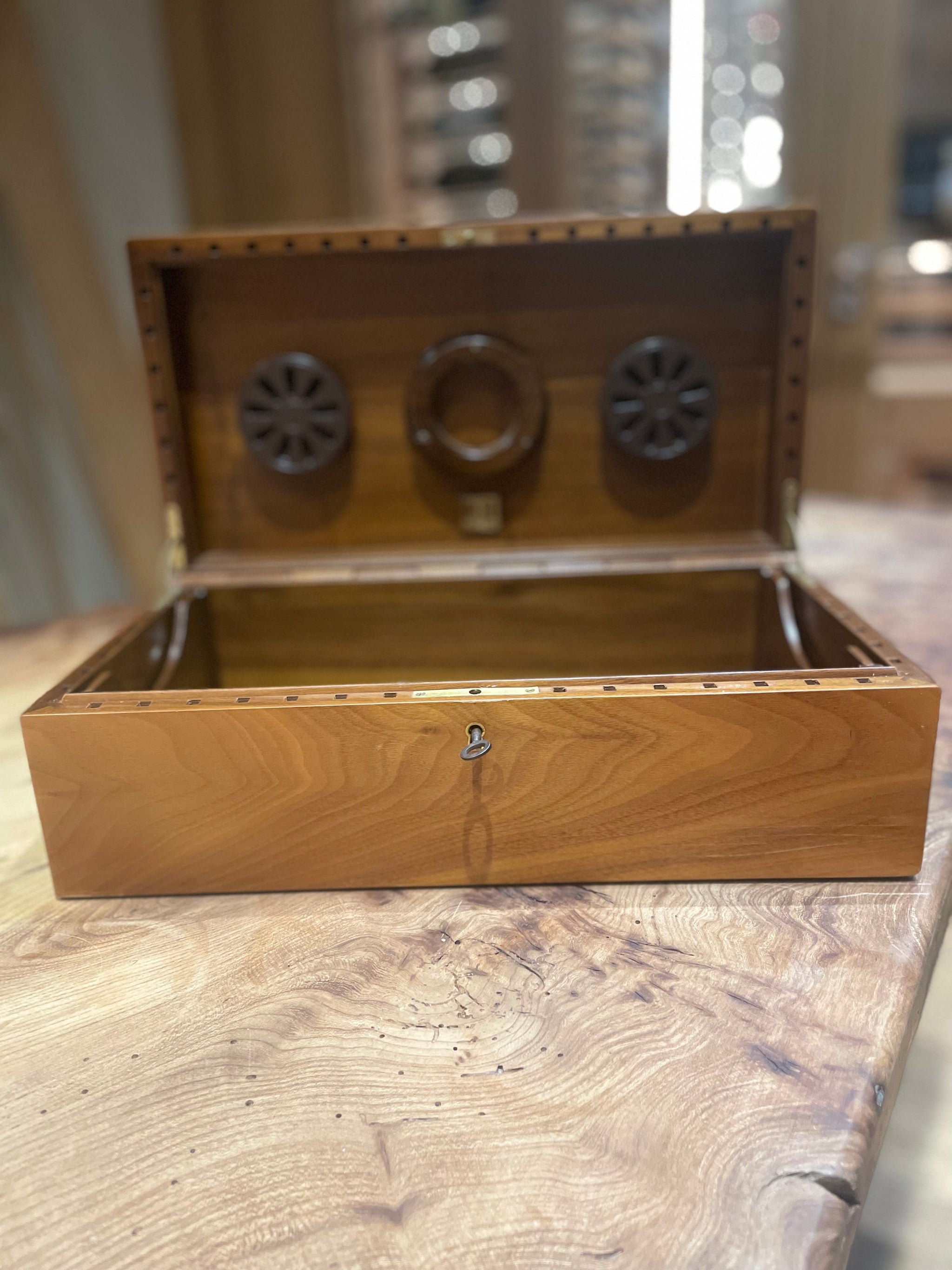 1900 Humidor Bathroom Vintage Humidor & Accessories